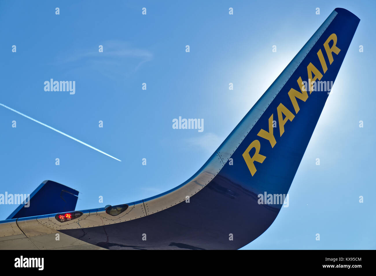 Logo ryanair immagini e fotografie stock ad alta risoluzione - Alamy