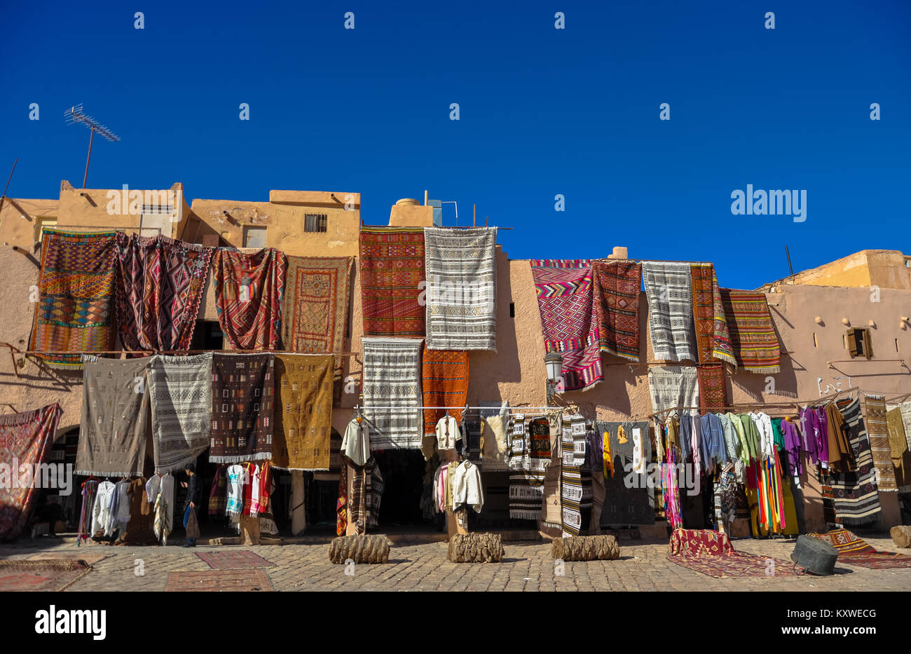 Una foto del mercato di artigianato in Ghardaia - Algeria. Tradizionale ...