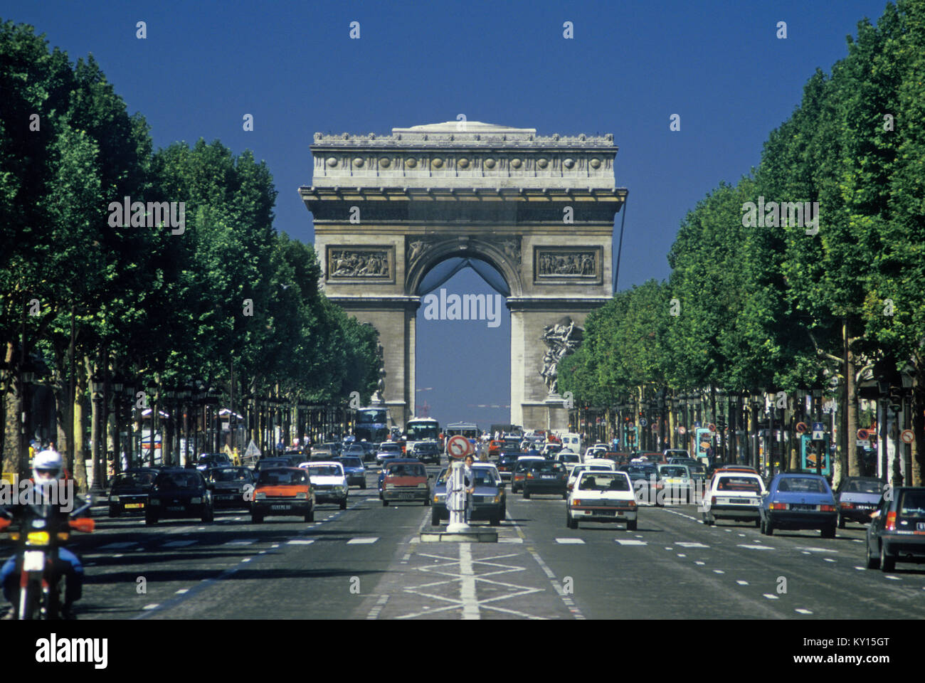 Paris di strada scena viale champs elysees immagini e fotografie stock ...