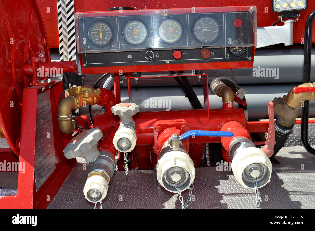 Firefighting engine immagini e fotografie stock ad alta risoluzione - Alamy