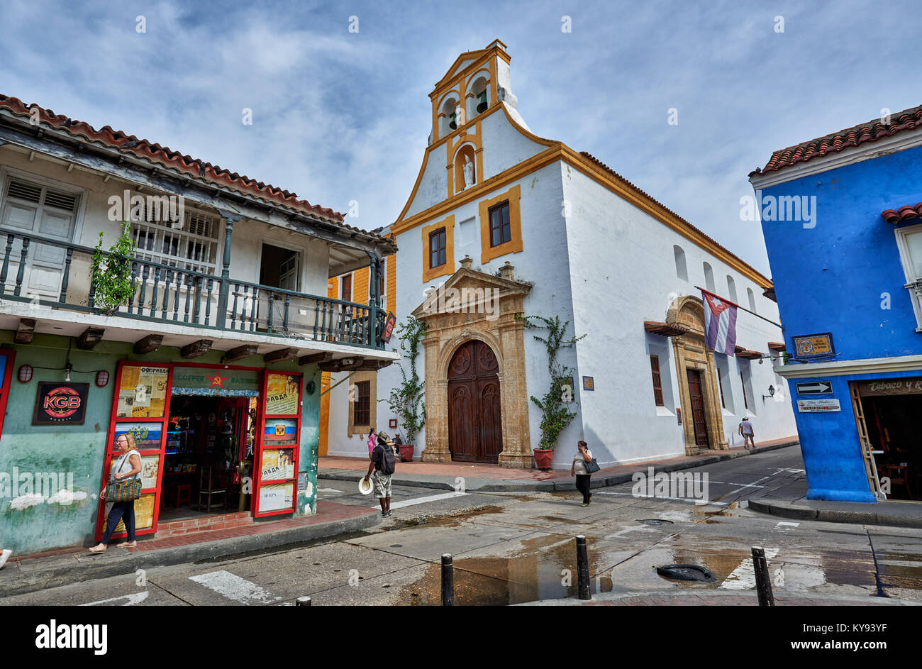Tipiche facciate colorate con i balconi delle case di Cartagena de ...
