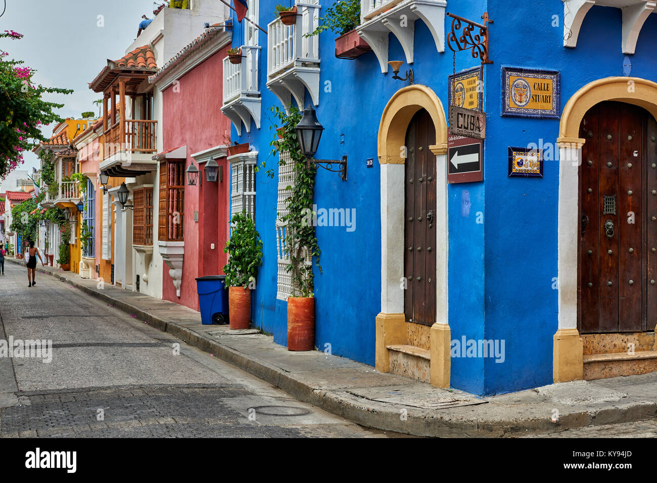 Tipiche facciate colorate con i balconi delle case di Cartagena de ...