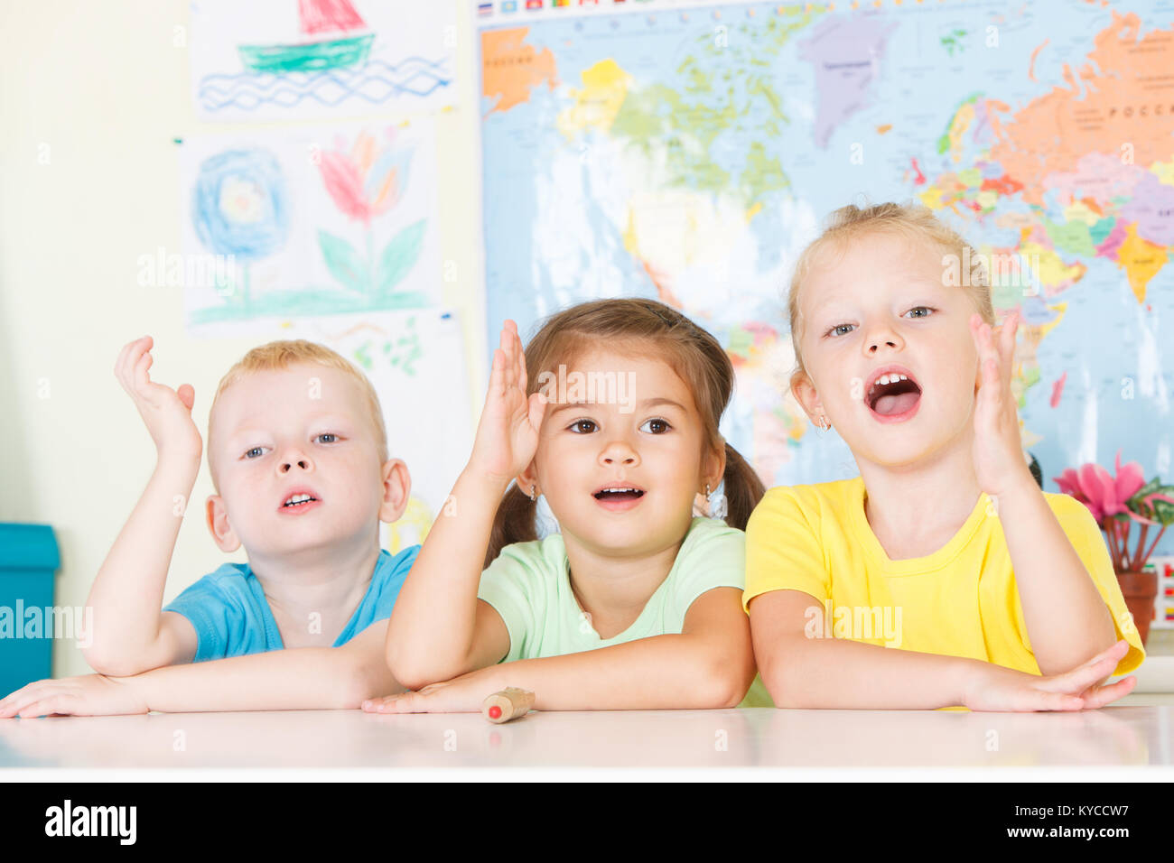 Mani facciali immagini e fotografie stock ad alta risoluzione - Alamy