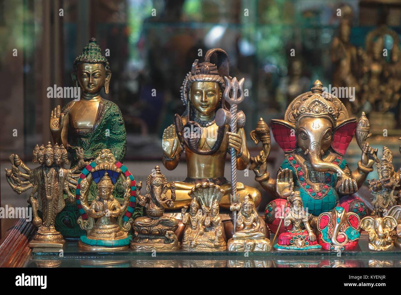 Statue di Indian divinità Indù shiva, ganesha, buddha, devi, realizzati ...