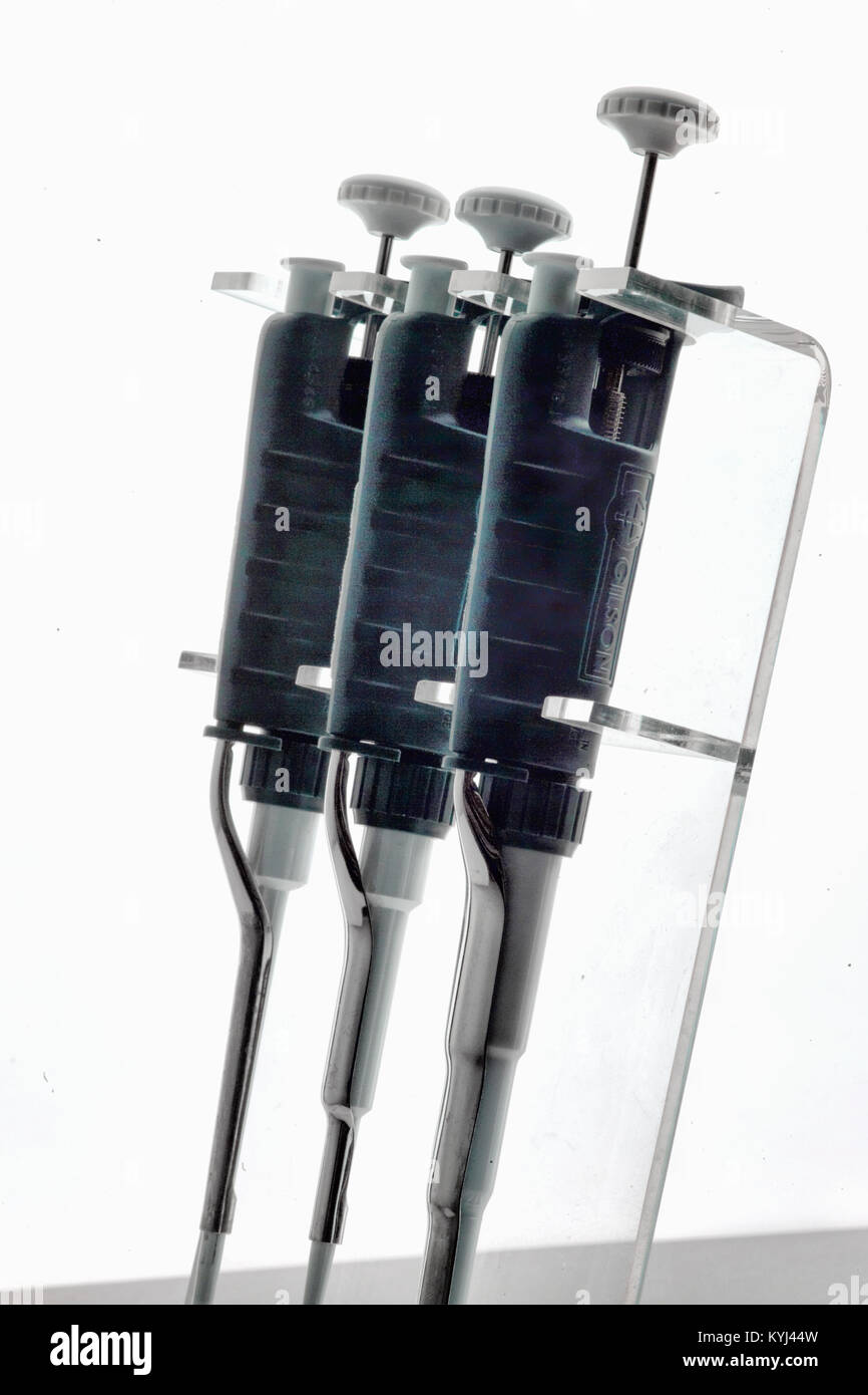 Pipette automatiche in un laboratorio di stand Foto stock - Alamy