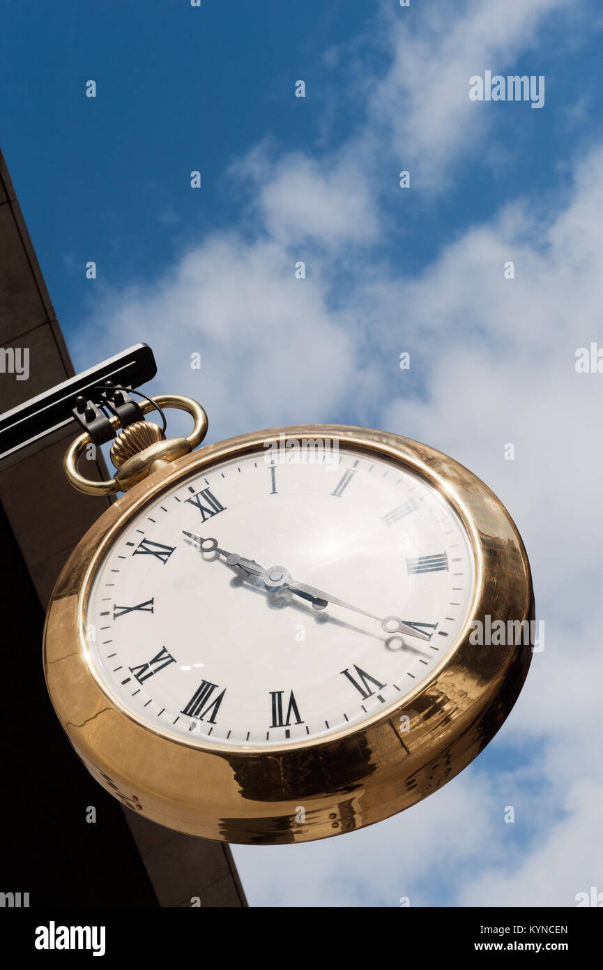 Cielo dell'orologio immagini e fotografie stock ad alta risoluzione - Alamy