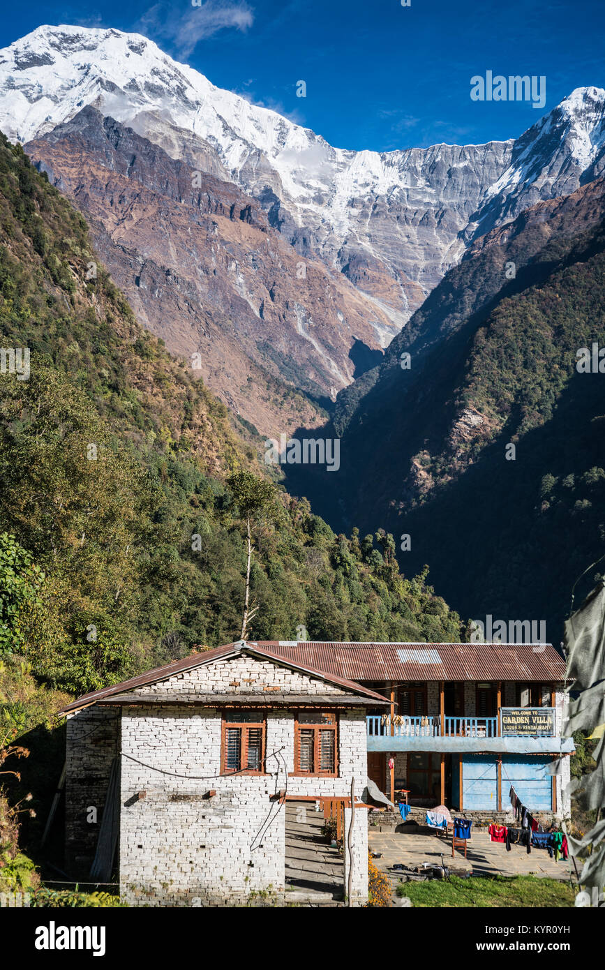 Chomrong village Immagini e Fotos Stock - Alamy