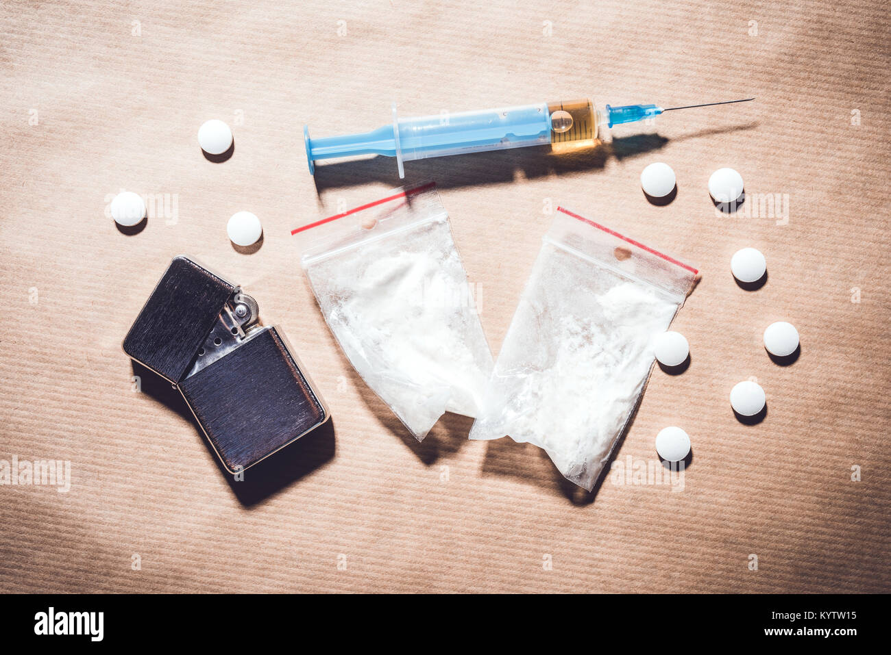 Droghe e alcol immagini e fotografie stock ad alta risoluzione - Alamy