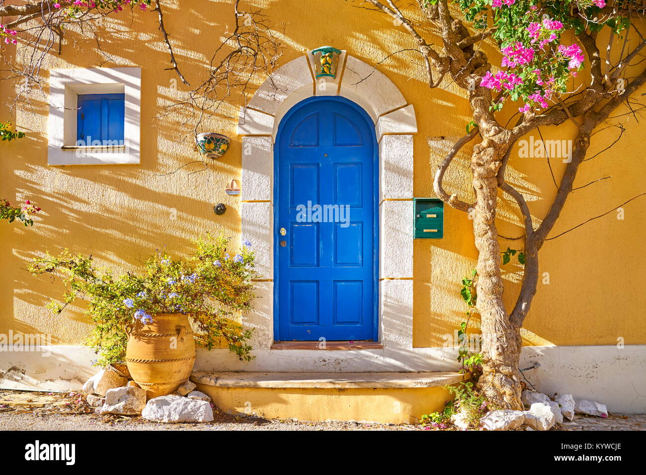 Tipica vecchia casa greca immagini e fotografie stock ad alta ...