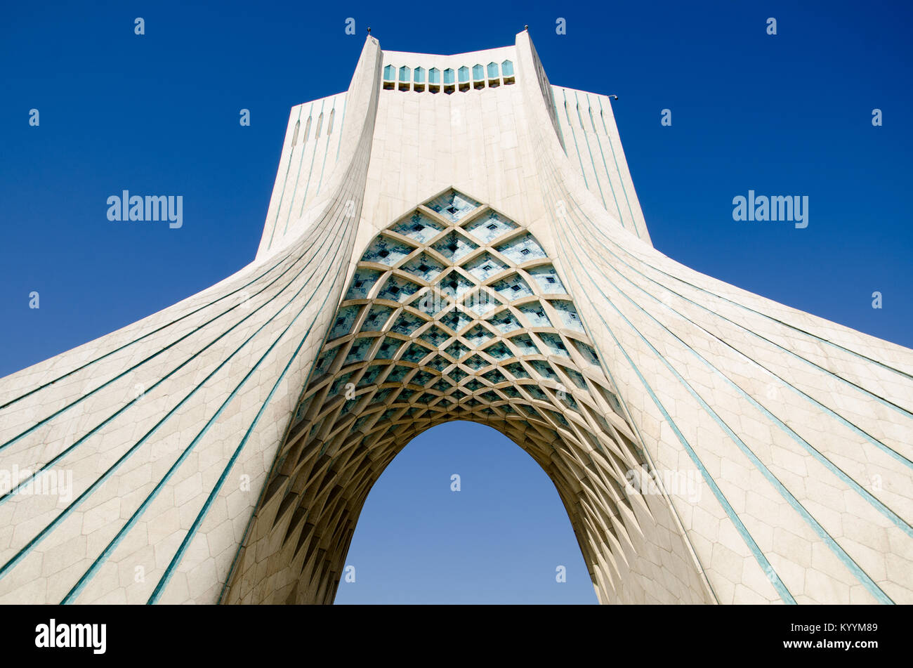 Azadi tower tehran immagini e fotografie stock ad alta risoluzione - Alamy