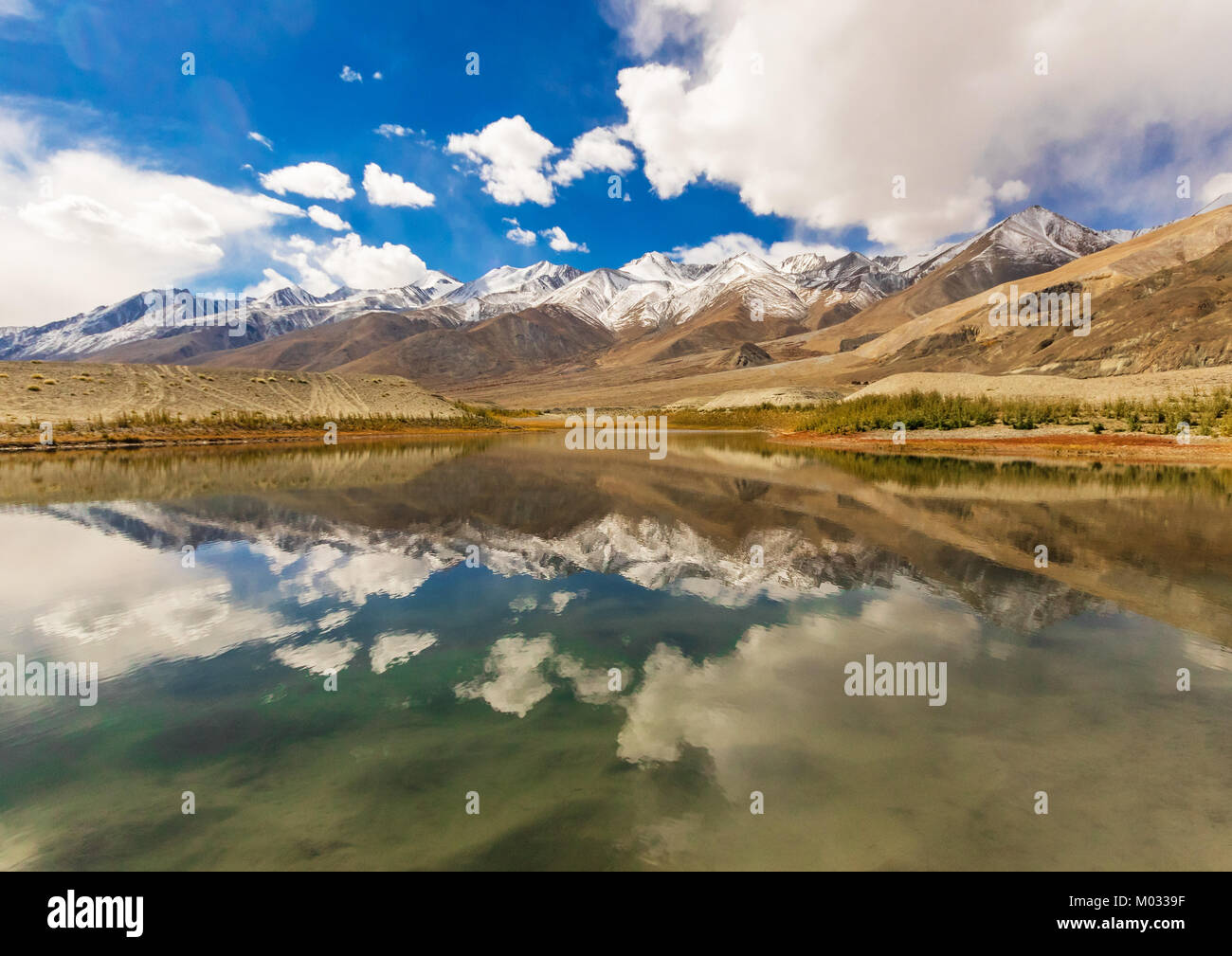 LEH, Jammu & Kashmir - INDIA - lungo la valle di Indus, proprio al ...