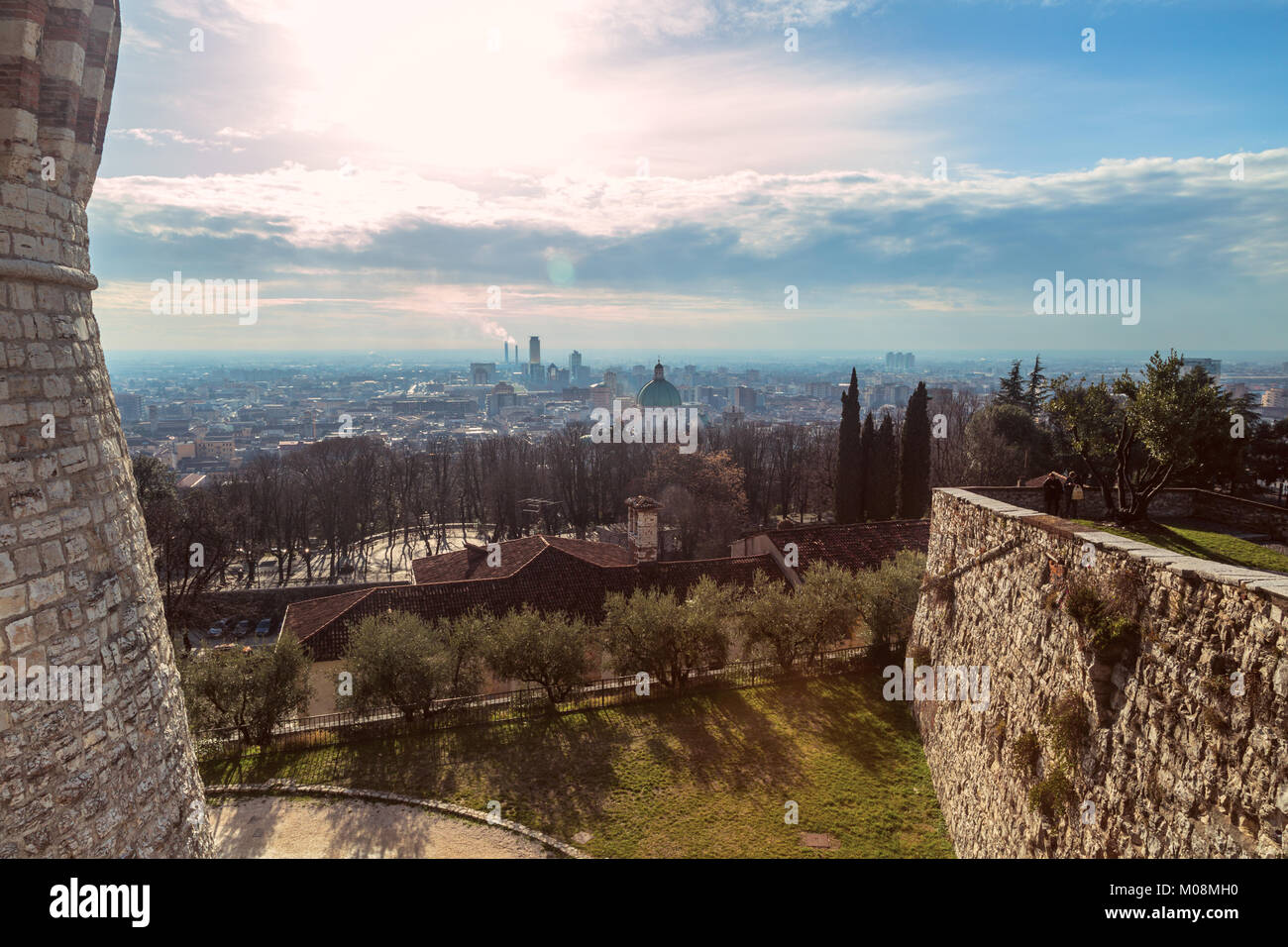Vista panoramica della città di Brescia dal castello, Italia Foto stock ...