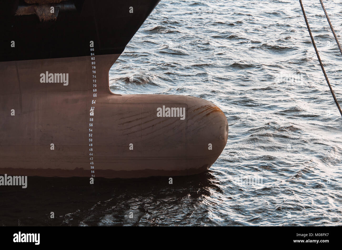 Linea di galleggiamento rossa immagini e fotografie stock ad alta ...