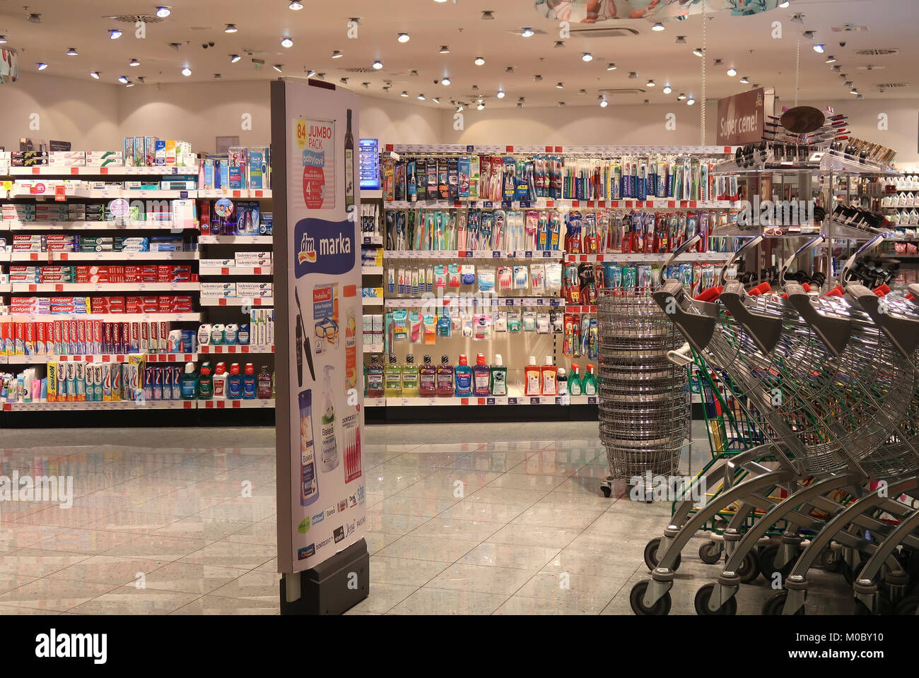 Dm drogerie markt immagini e fotografie stock ad alta risoluzione - Alamy