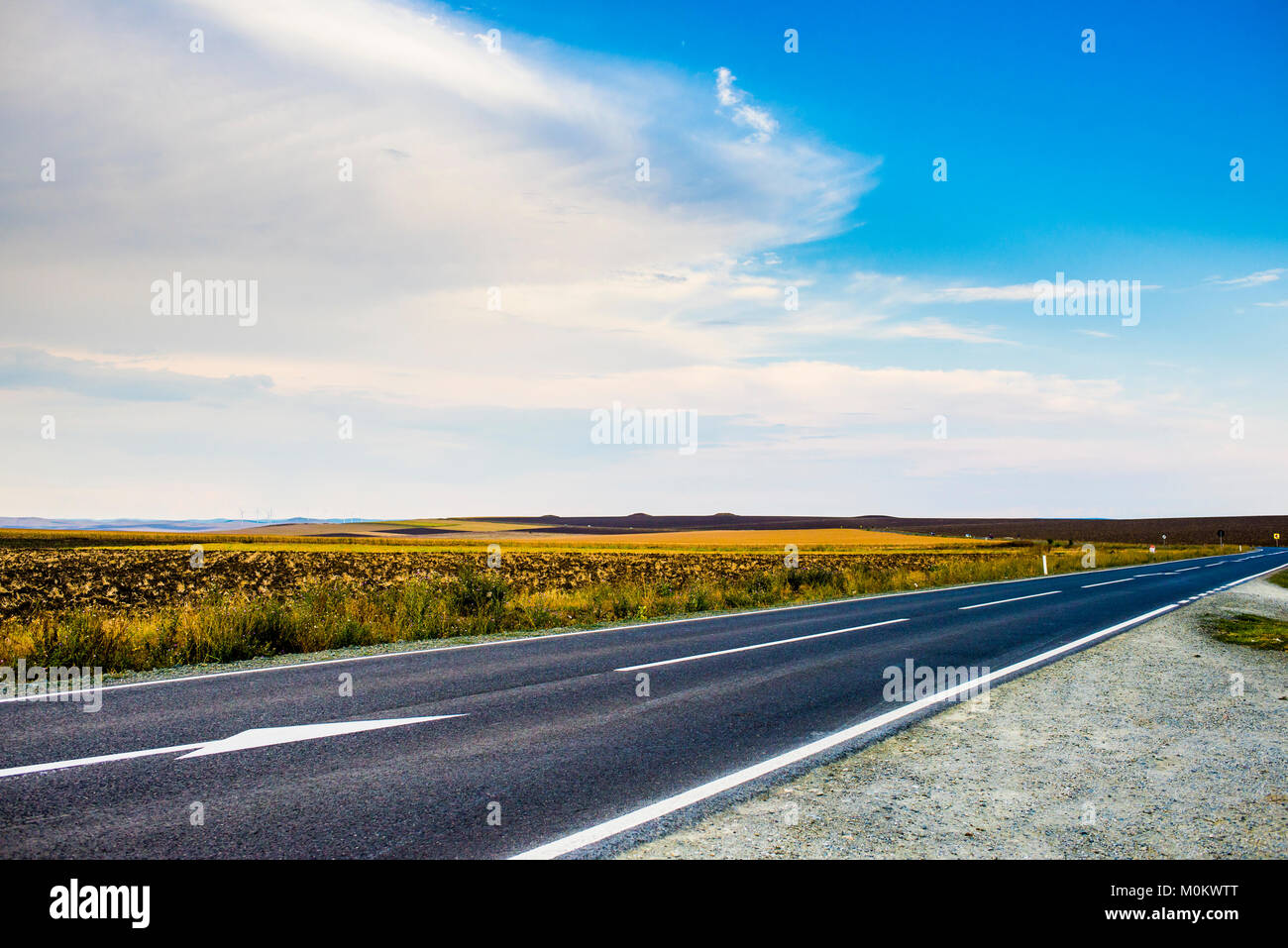 Segnaletica stradale asfaltata immagini e fotografie stock ad alta ...