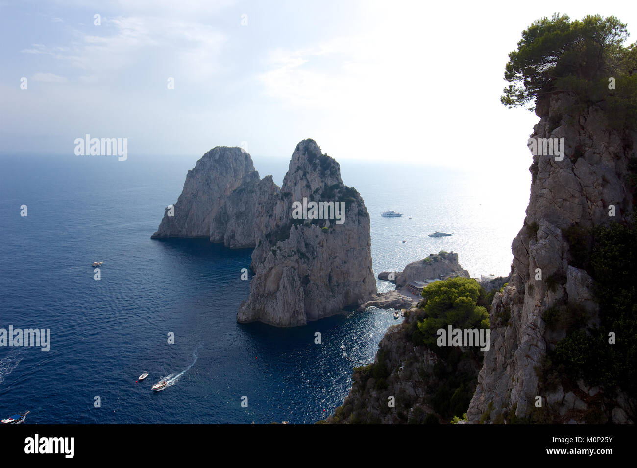 Faraglioni capri immagini e fotografie stock ad alta risoluzione - Alamy
