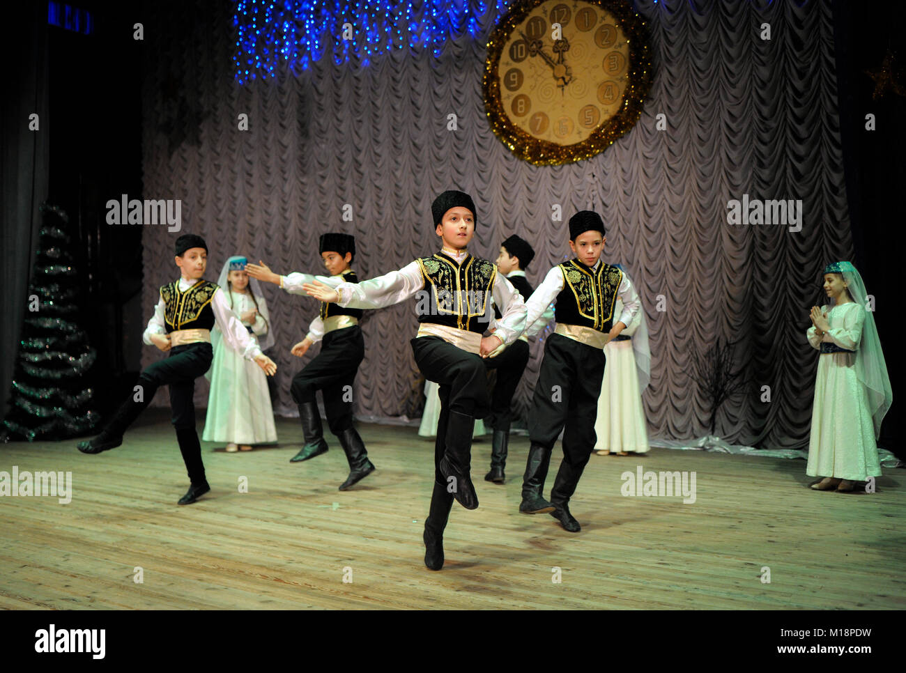 Danza del tataro della crimea immagini e fotografie stock ad alta ...