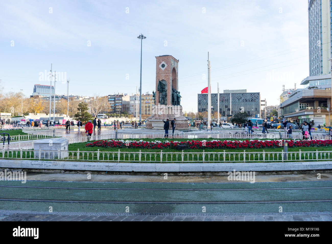 Piazza Taksim, Istanbul, Turchia - 13 dicembre 2017: Monumento di ...