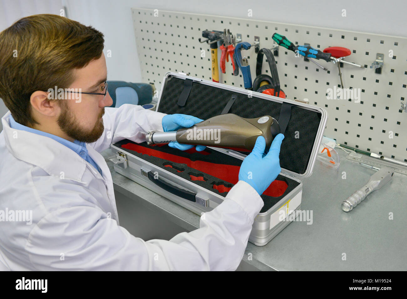 Ingegnere protesico immagini e fotografie stock ad alta risoluzione - Alamy