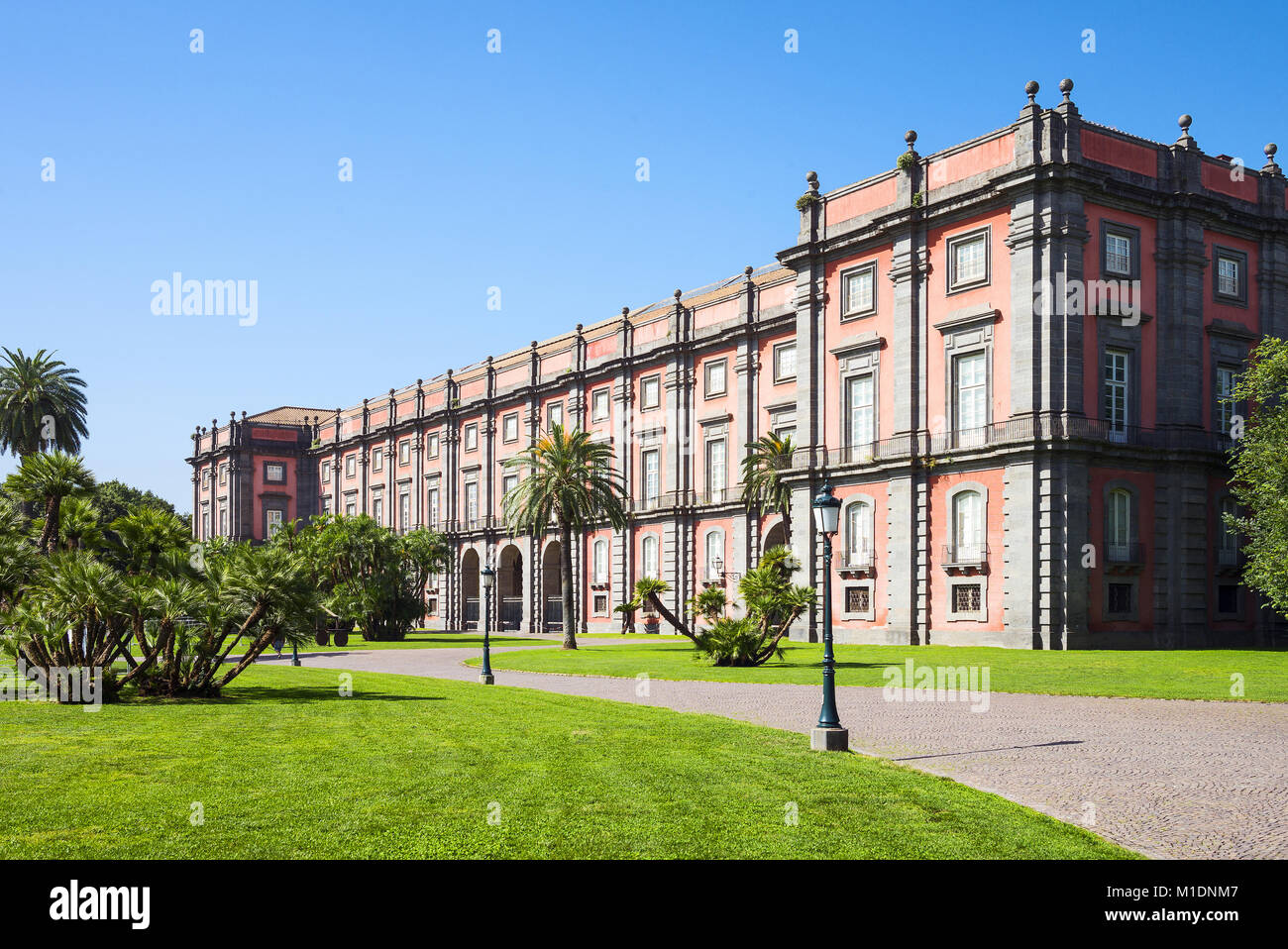 Il Palazzo Reale Di Capodimonte Visto Dal Parco Immagini e Fotos Stock ...