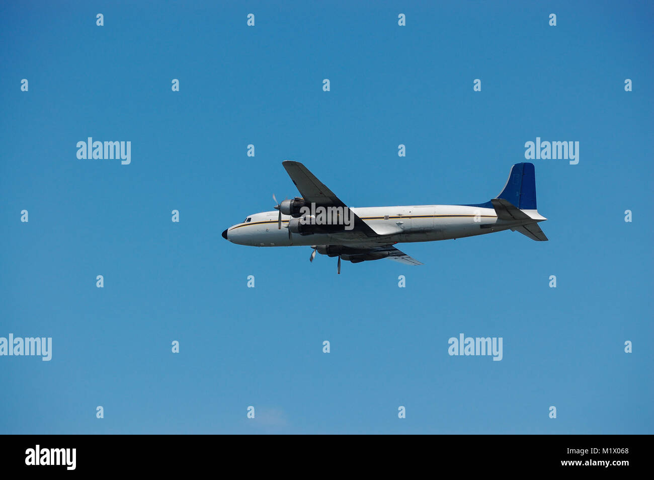 Aereo cargo quadrimotore immagini e fotografie stock ad alta ...