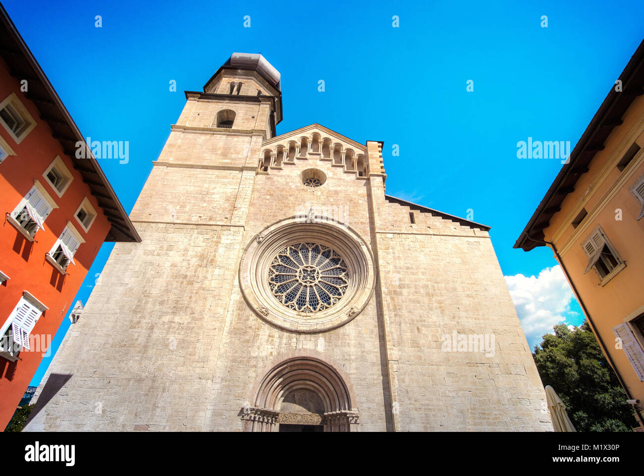 Rosone romanico immagini e fotografie stock ad alta risoluzione - Alamy