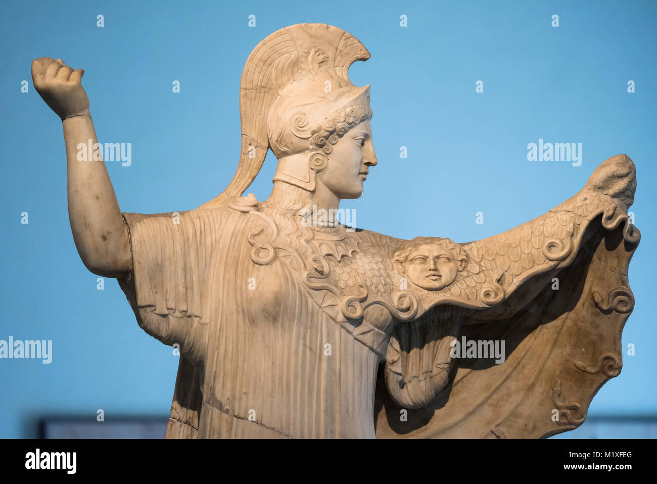 Napoli. L'Italia. Statua romana di Athena Promachos. Museo Archeologico ...