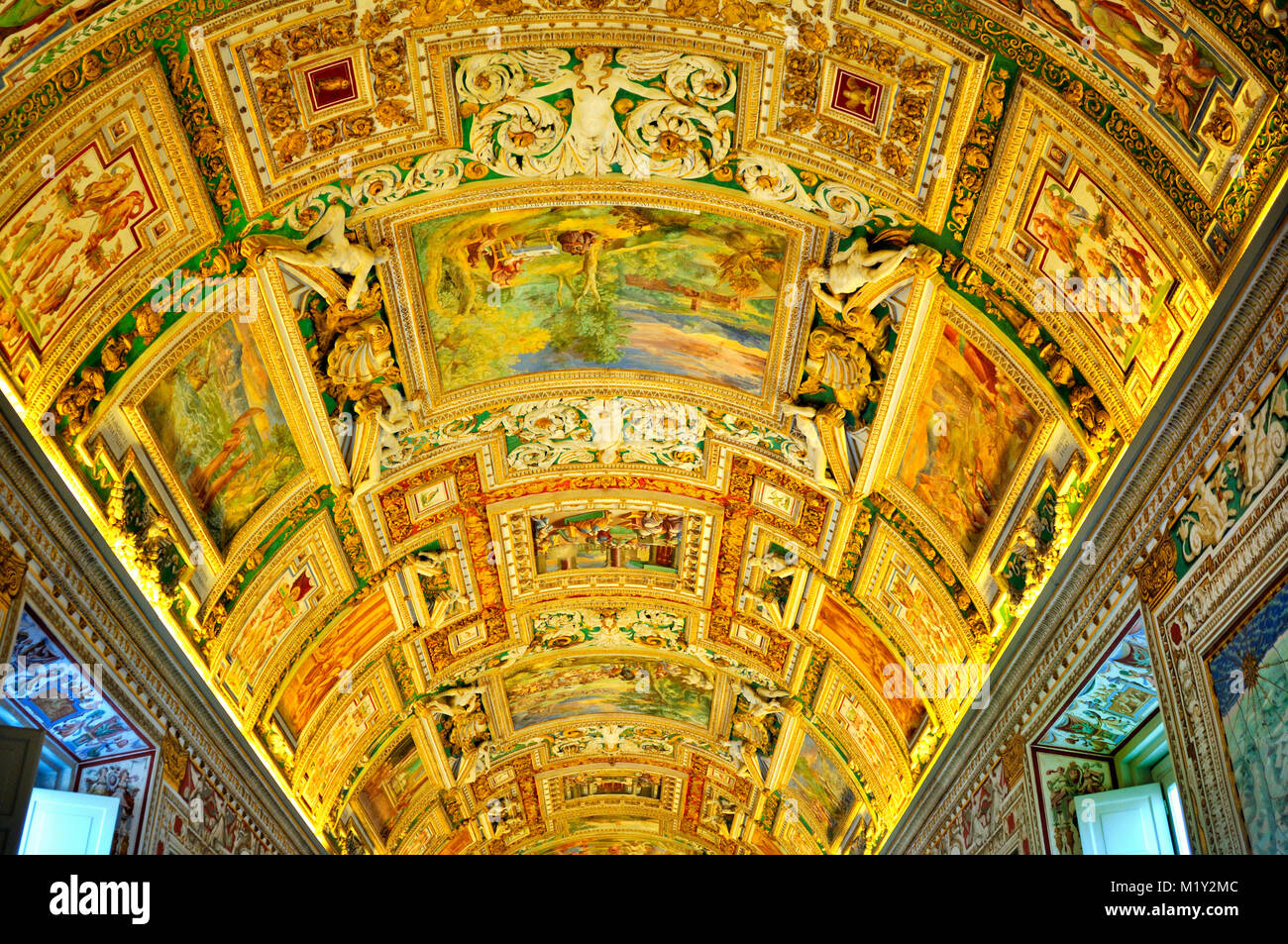Soffitto della galleria di mappe immagini e fotografie stock ad alta ...