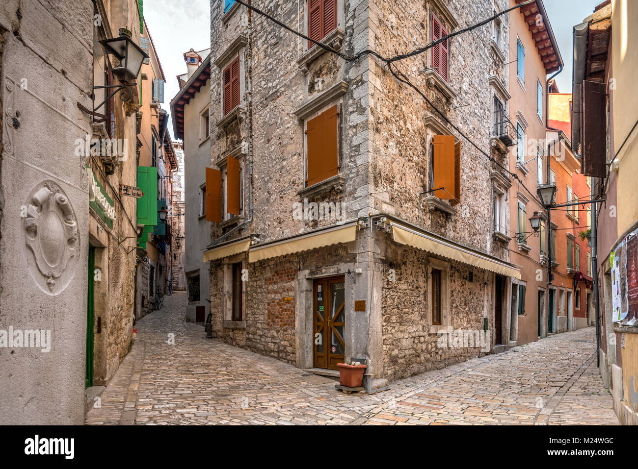 Angolo pittoresco della città vecchia, Rovinj - Rovigno, Istria ...