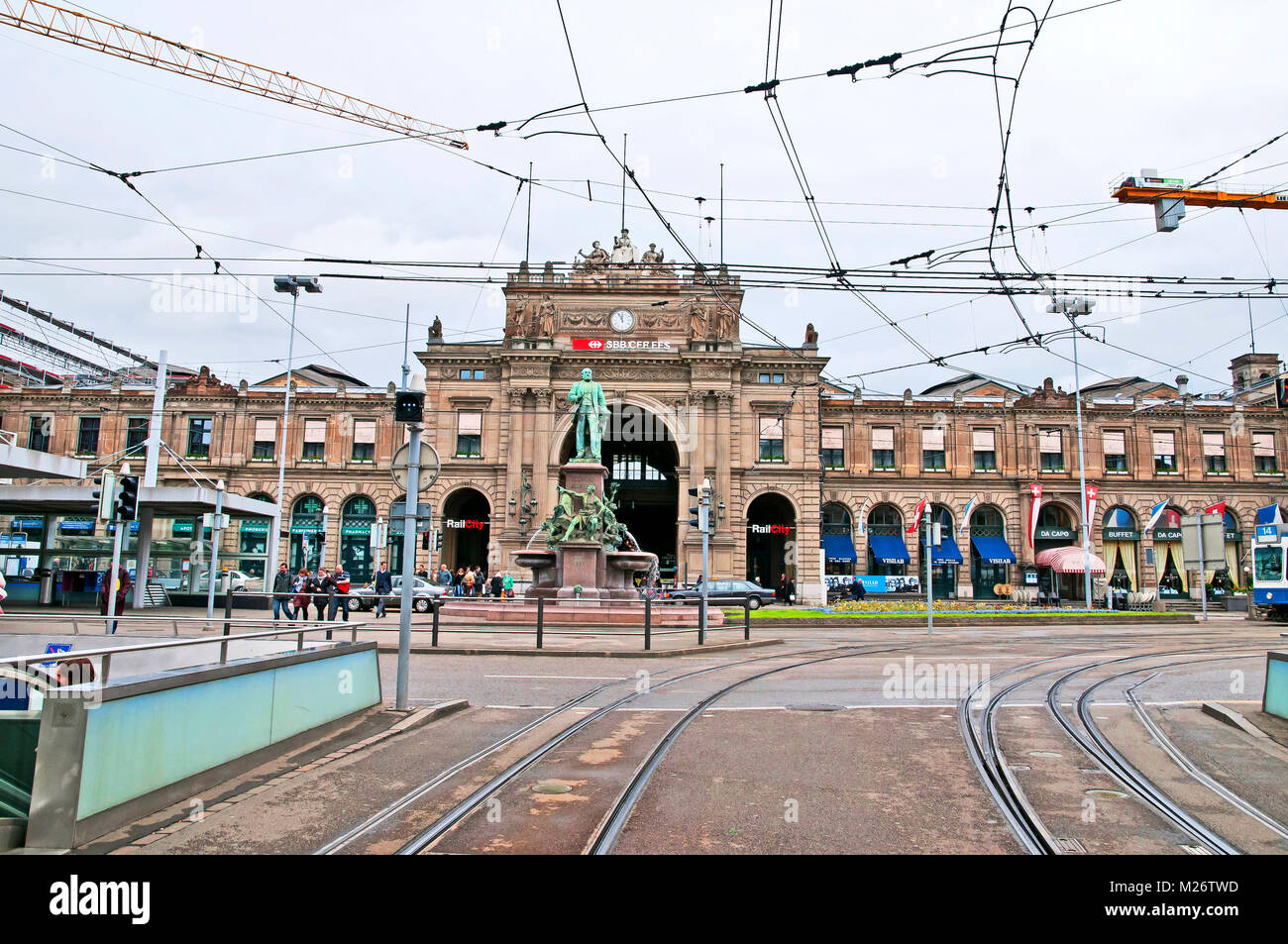 Statua commemorativa alfred escher di richard kissling immagini e ...
