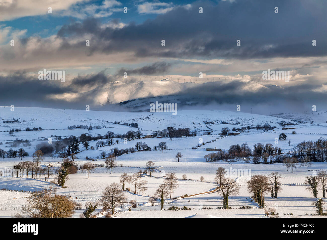 Paesaggio rurale innevato immagini e fotografie stock ad alta ...