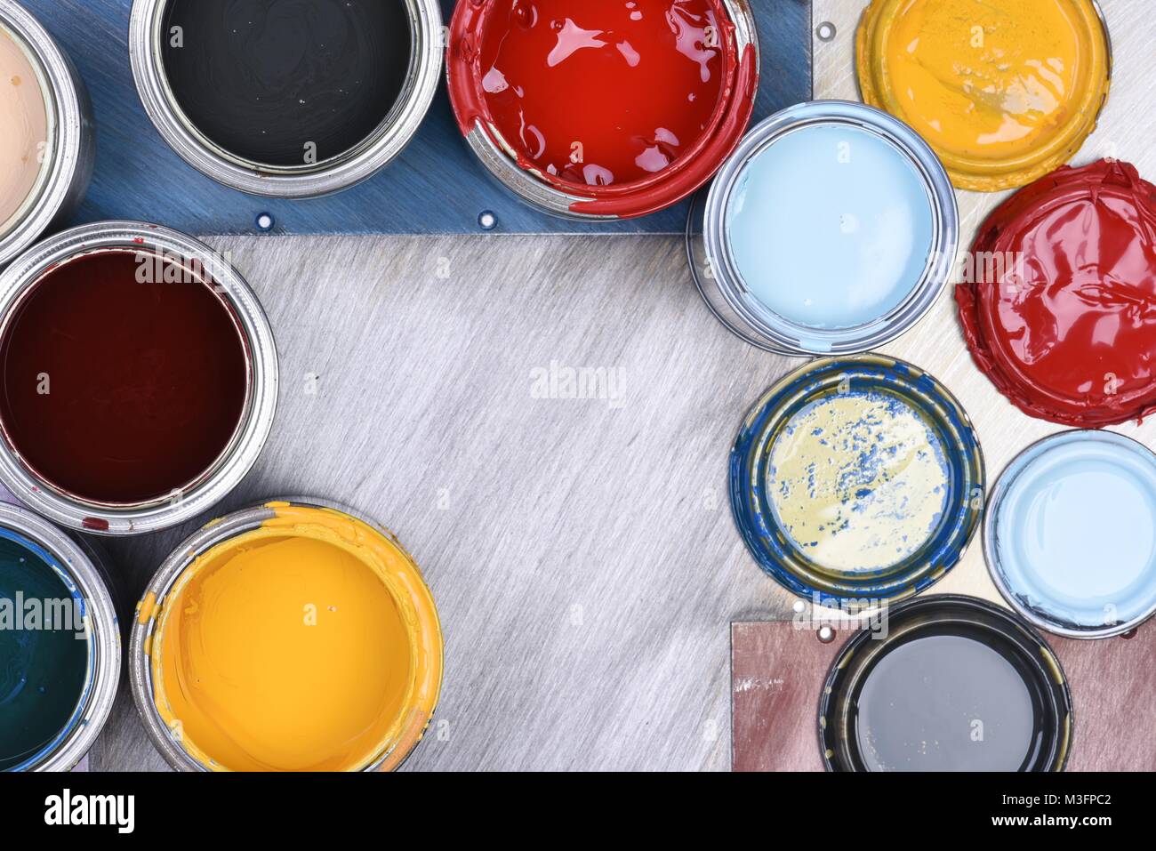 Vecchie barattoli di vernice immagini e fotografie stock ad alta ...