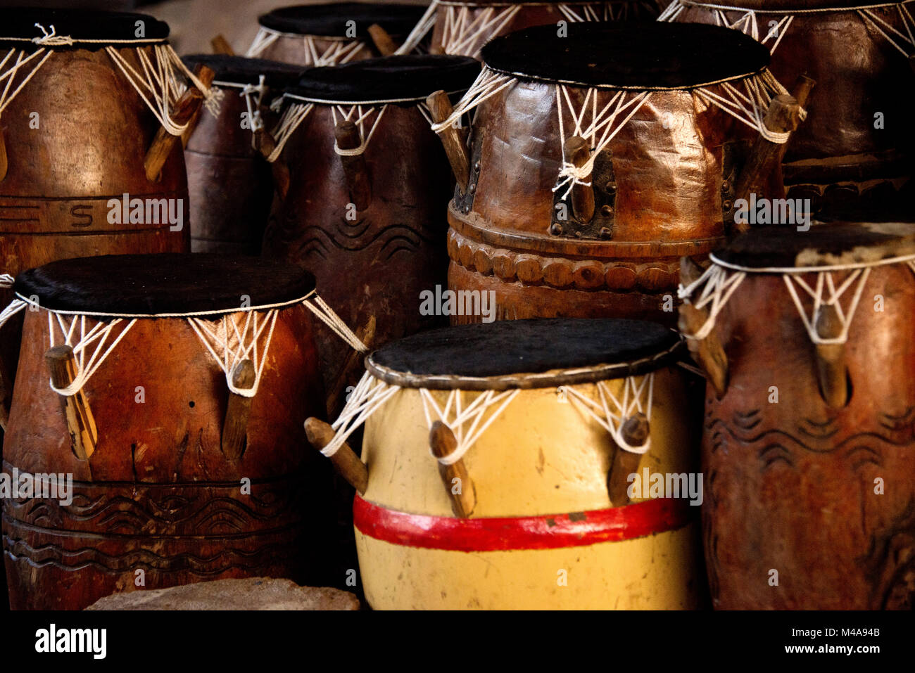 Tamburi africani immagini e fotografie stock ad alta risoluzione - Alamy