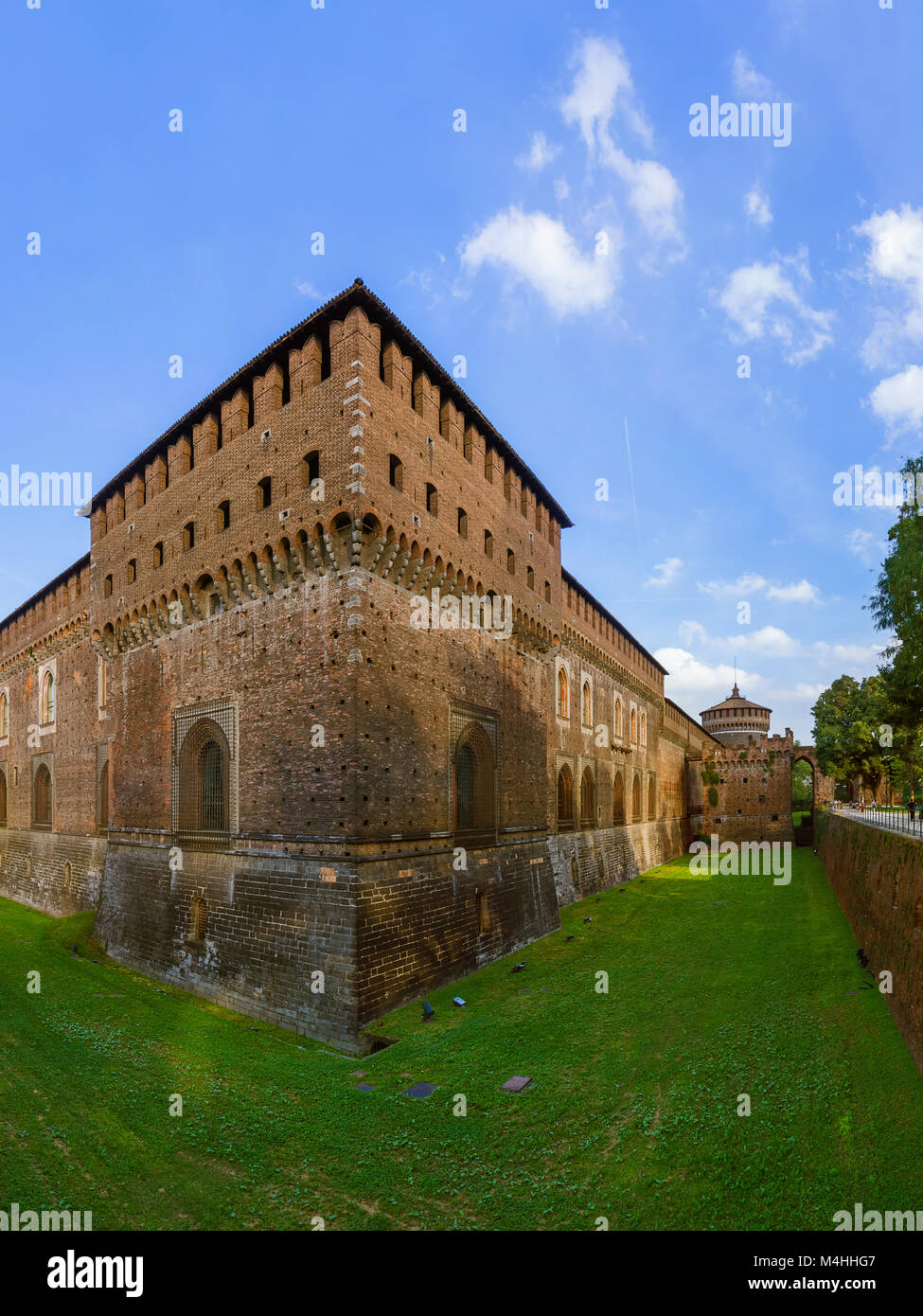 Castello sforzesco con fontana a milano immagini e fotografie stock ad ...