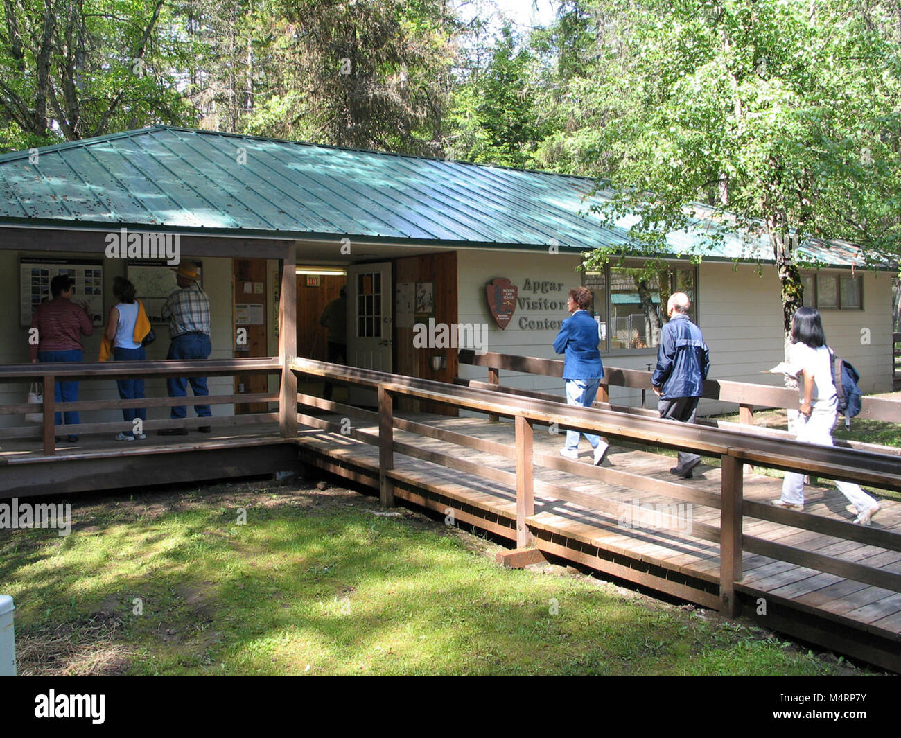 Apgar Visitor Center, Apgar Village..Apgar Visitor Center Foto stock ...