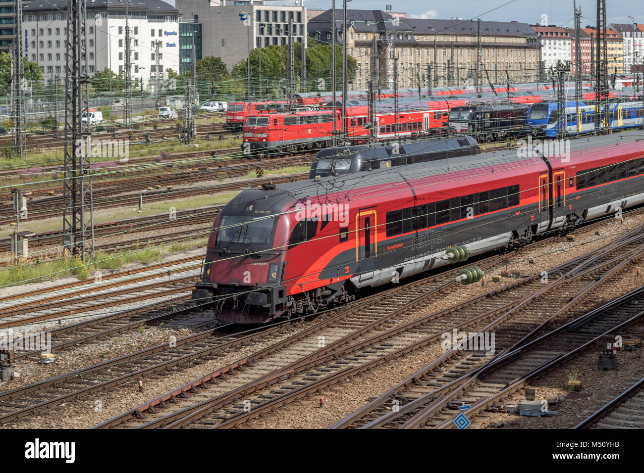 Railjet treno immagini e fotografie stock ad alta risoluzione - Alamy
