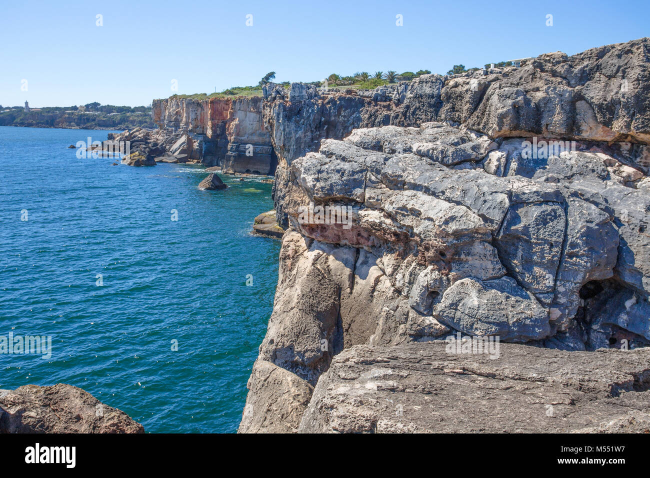 Hell's bocca (Boca do Inferno), le scogliere sul mare vicino alla città ...