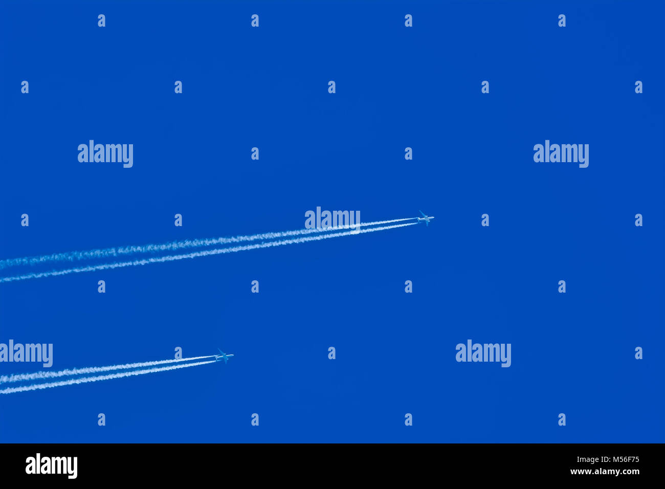 Cielo degli aeroplani immagini e fotografie stock ad alta risoluzione ...