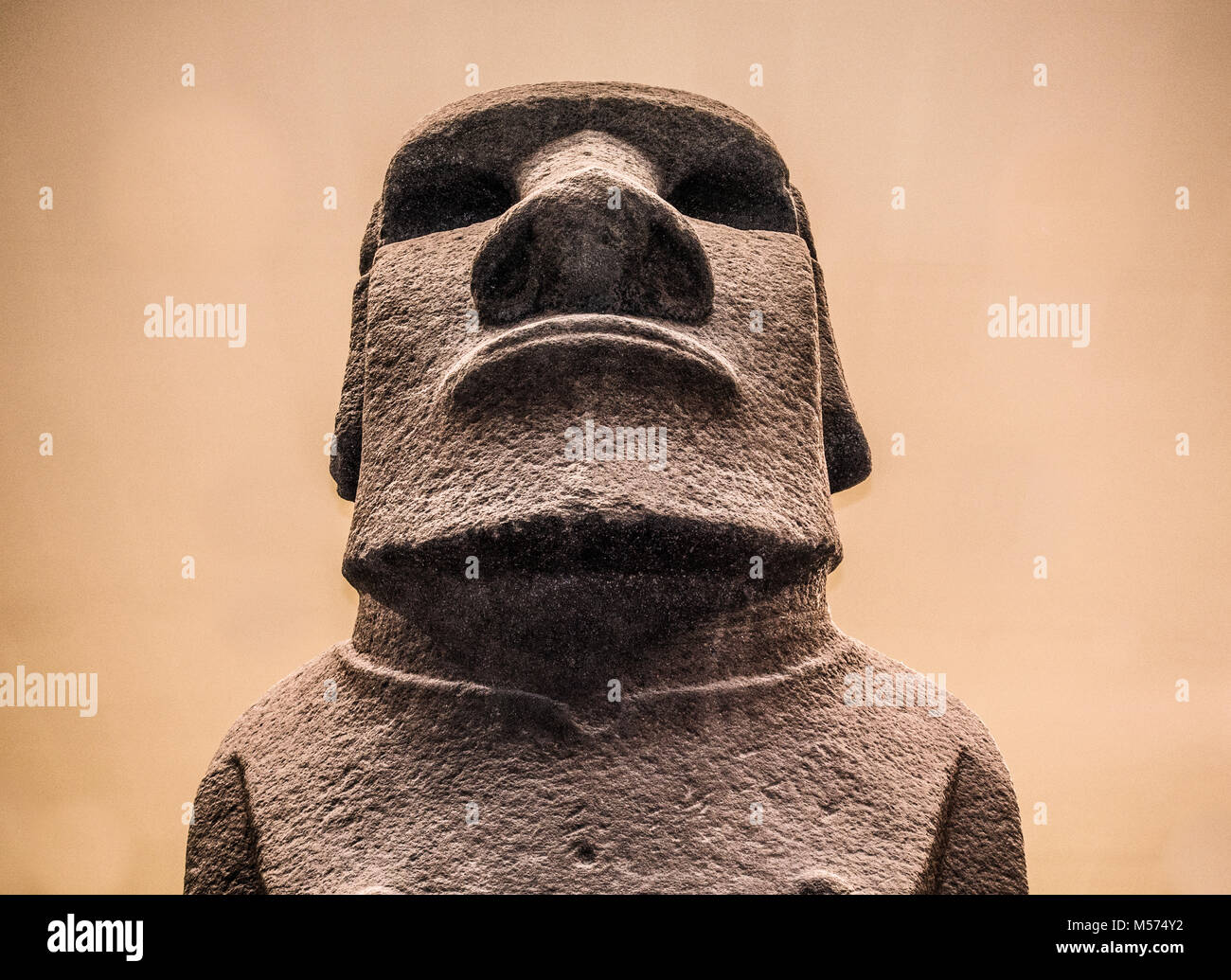 Hoa Hakananai'a - nome di basalto-fatto uomo statua / scultura (moai ...