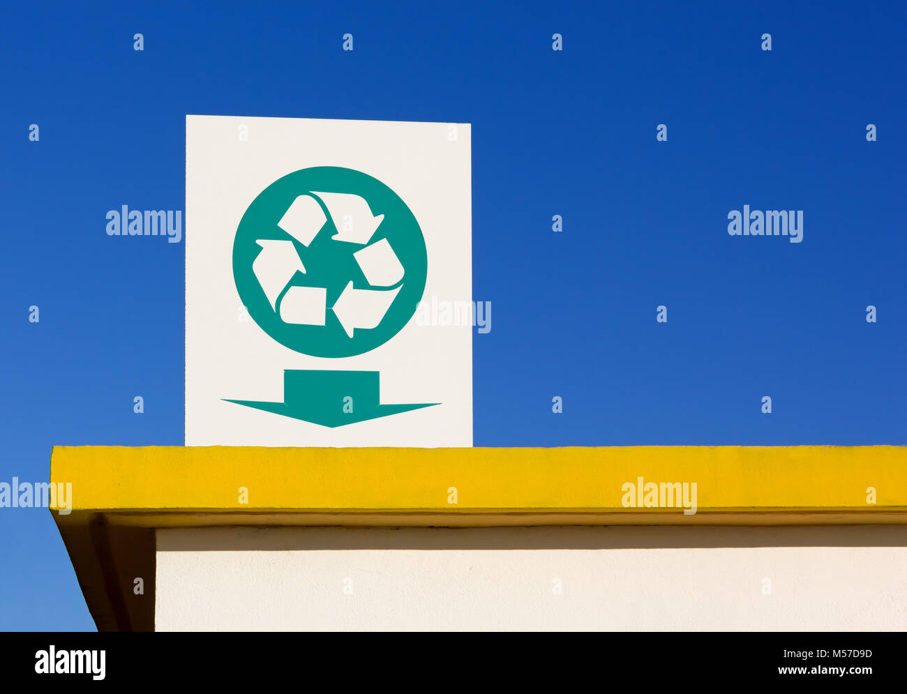 Símbolo de reciclaje universal immagini e fotografie stock ad alta ...