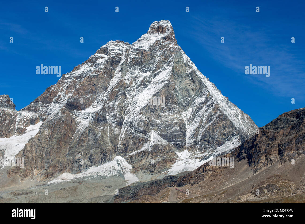 Vista del Monte Cervino (Matterhorn) dalla stazione della funivia di ...