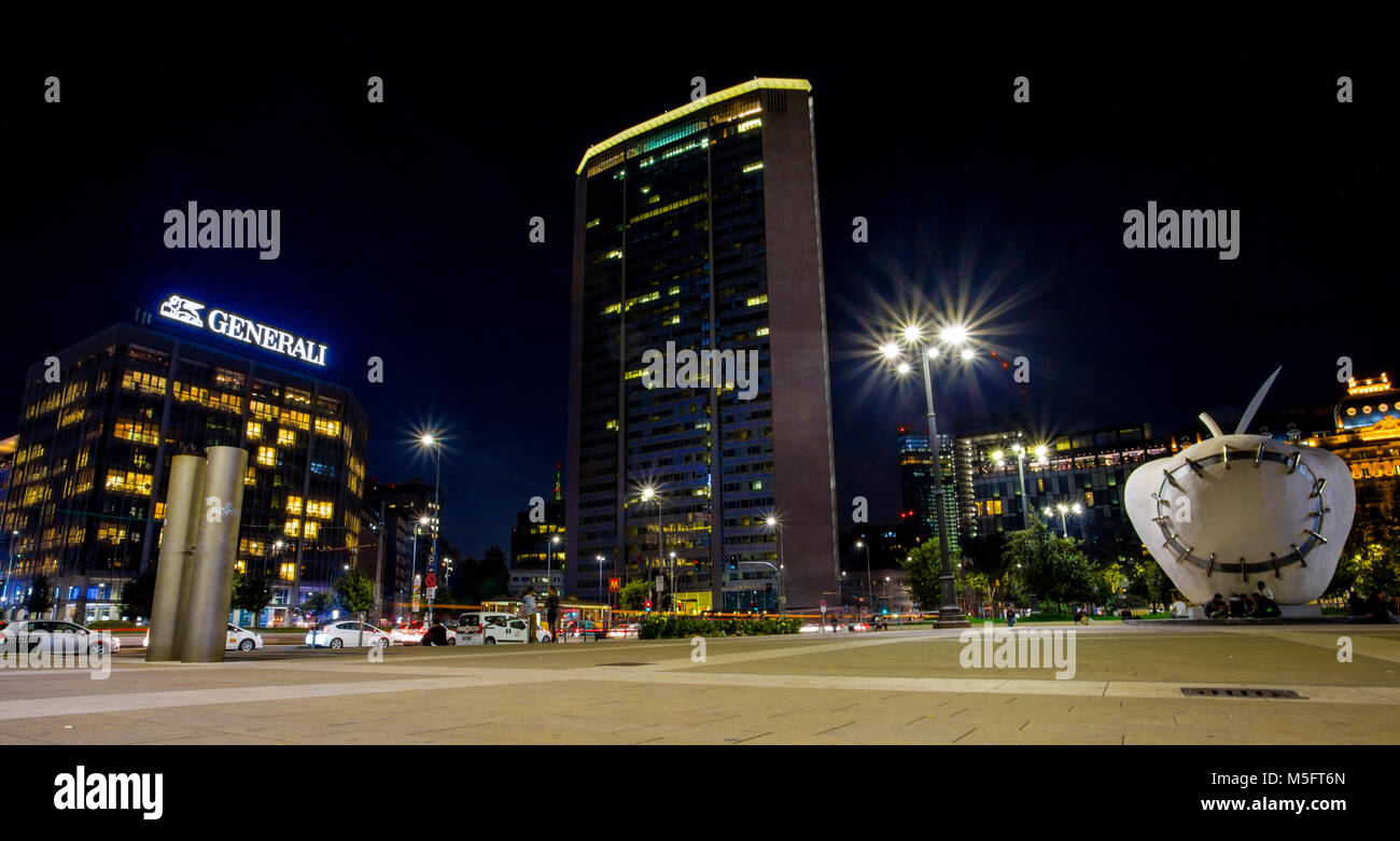 Milano, 13 ottobre 2017 - Vista del grattacielo Pirelli di notte ...