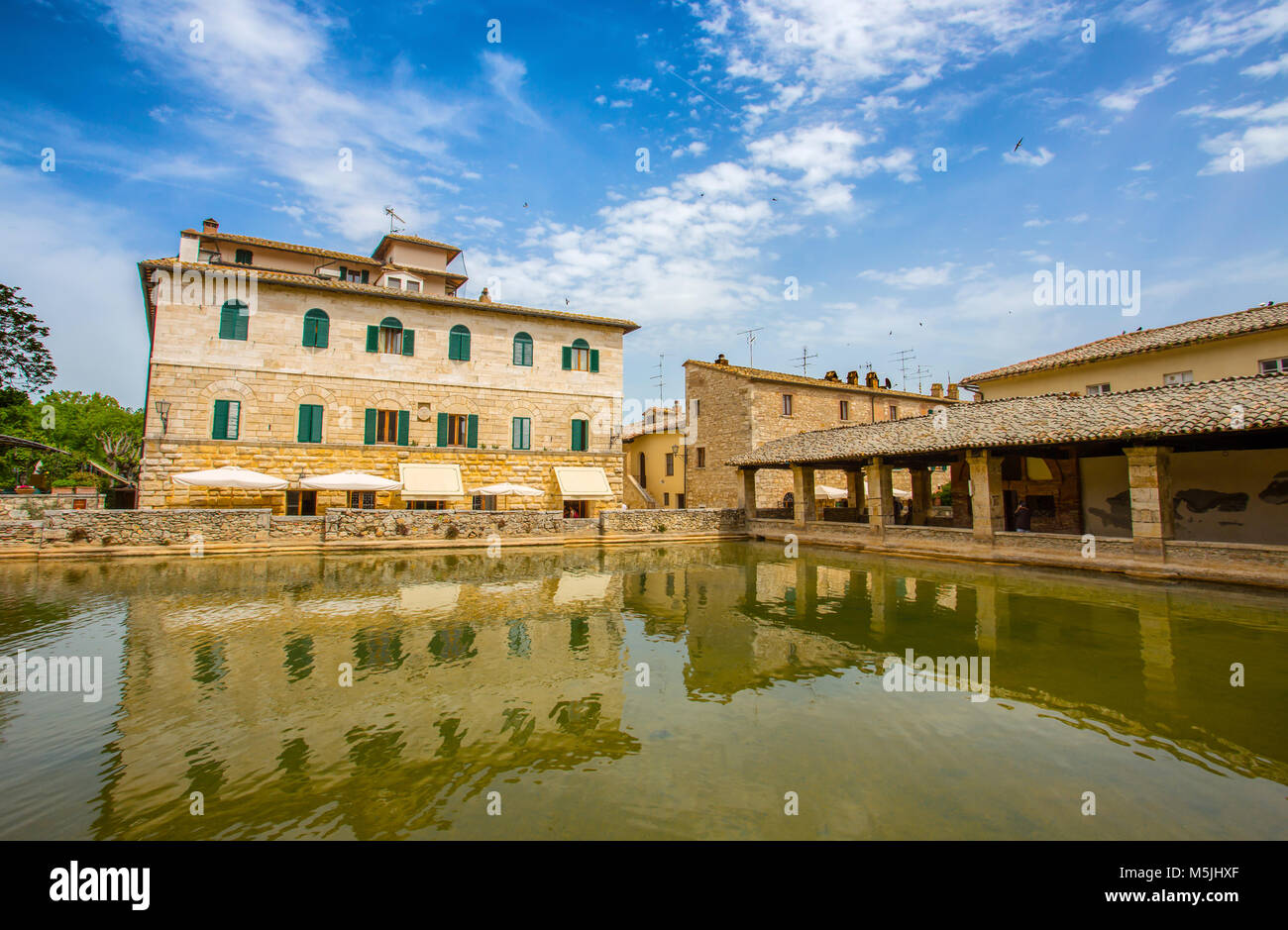 Vecchi bagni termali nel borgo medievale di Bagno Vignoni, Toscana ...