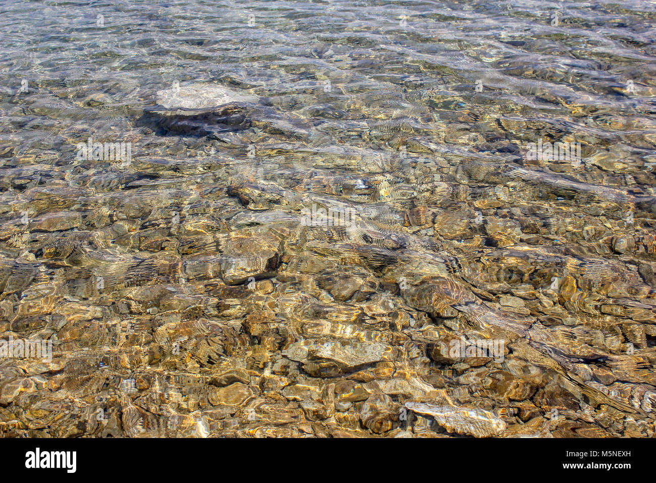 Lago di acqua limpida immagini e fotografie stock ad alta risoluzione ...
