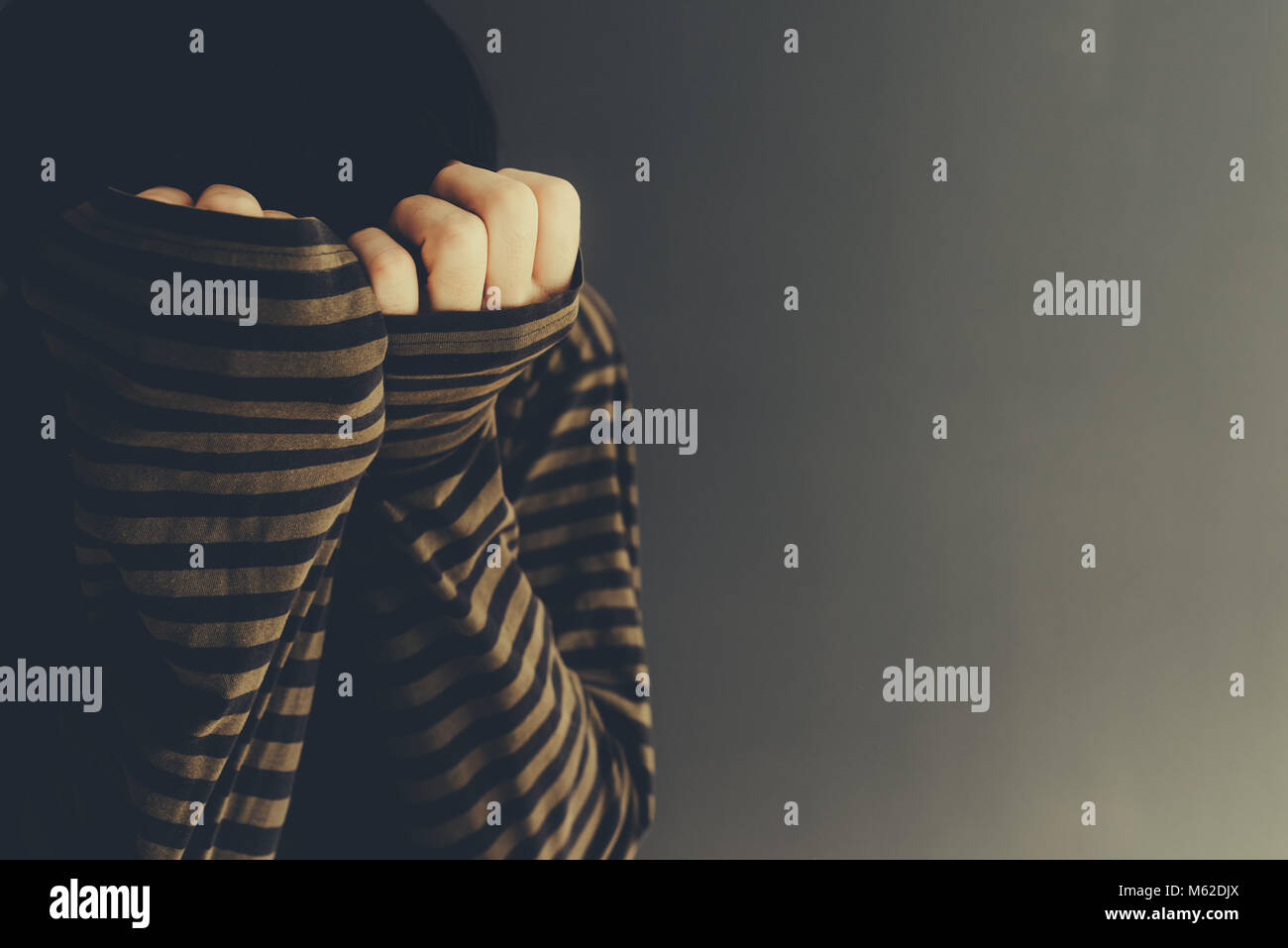 Persona disperata immagini e fotografie stock ad alta risoluzione - Alamy