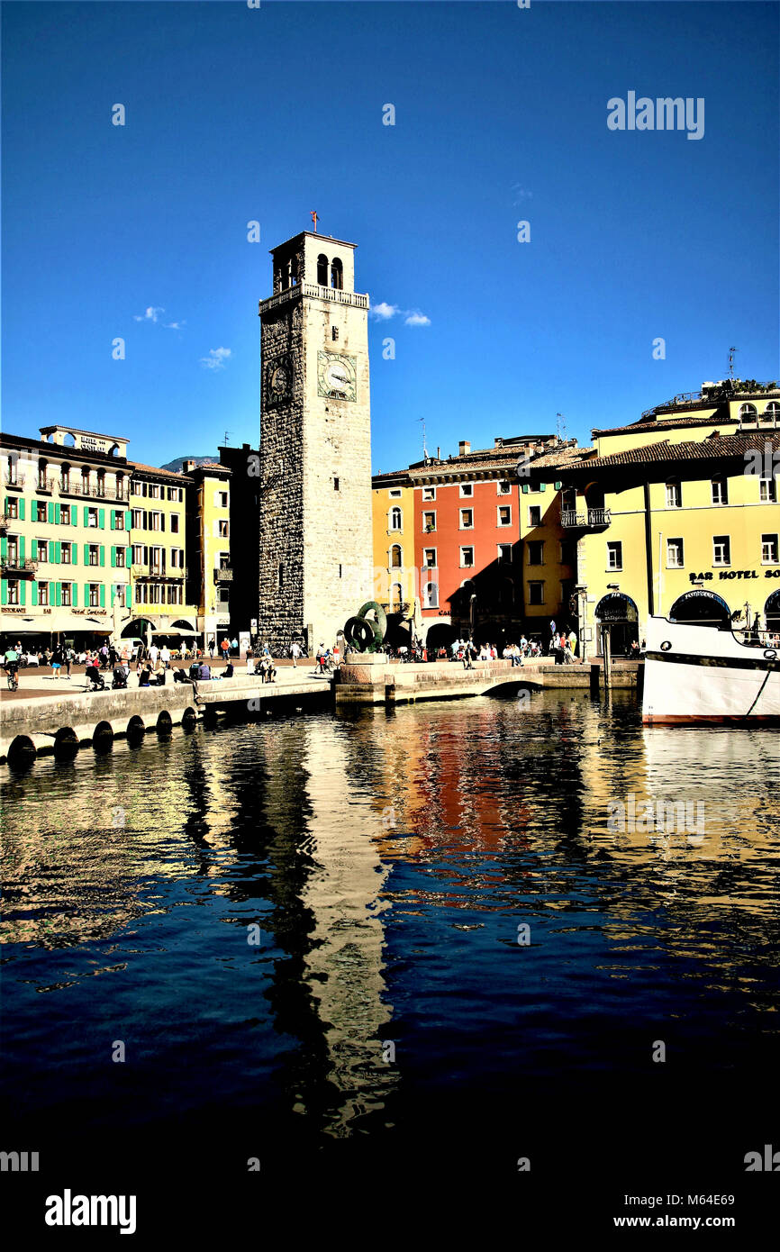 Traghetti per lago di garda immagini e fotografie stock ad alta ...