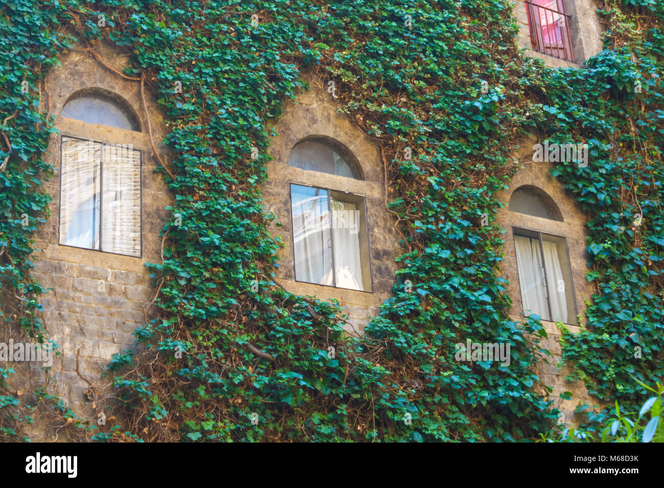 Finestre oblique immagini e fotografie stock ad alta risoluzione - Alamy