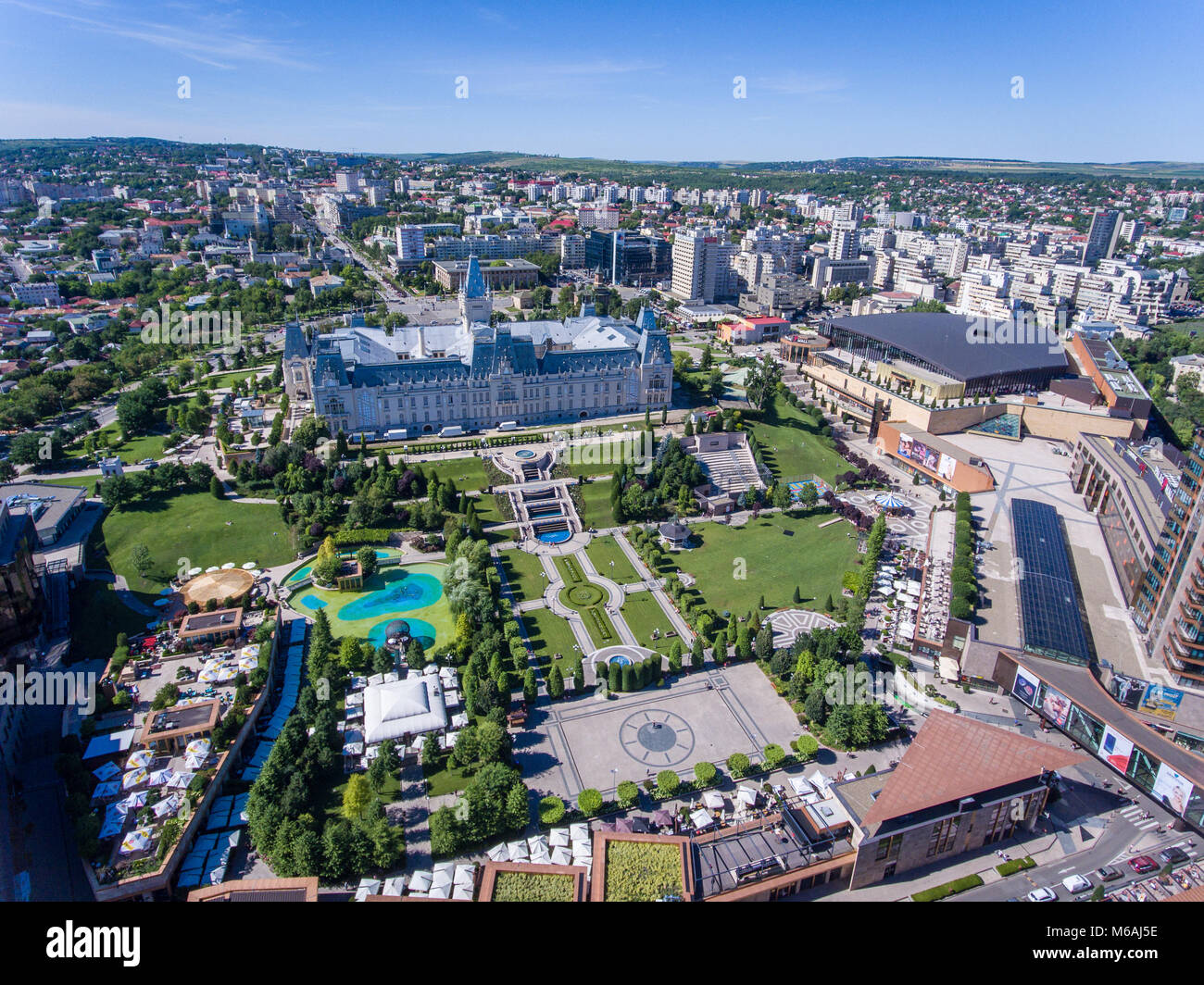 Iasi, Romania, Luglio 2017: Iasi city centre e Palas Mall vista aerea ...