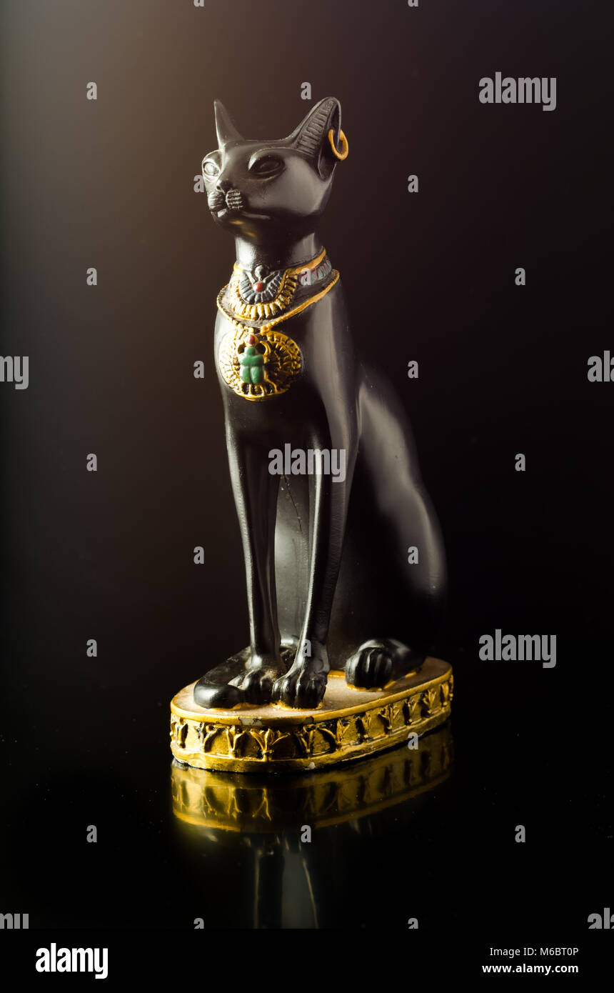 Bastet della dea egizia immagini e fotografie stock ad alta risoluzione ...