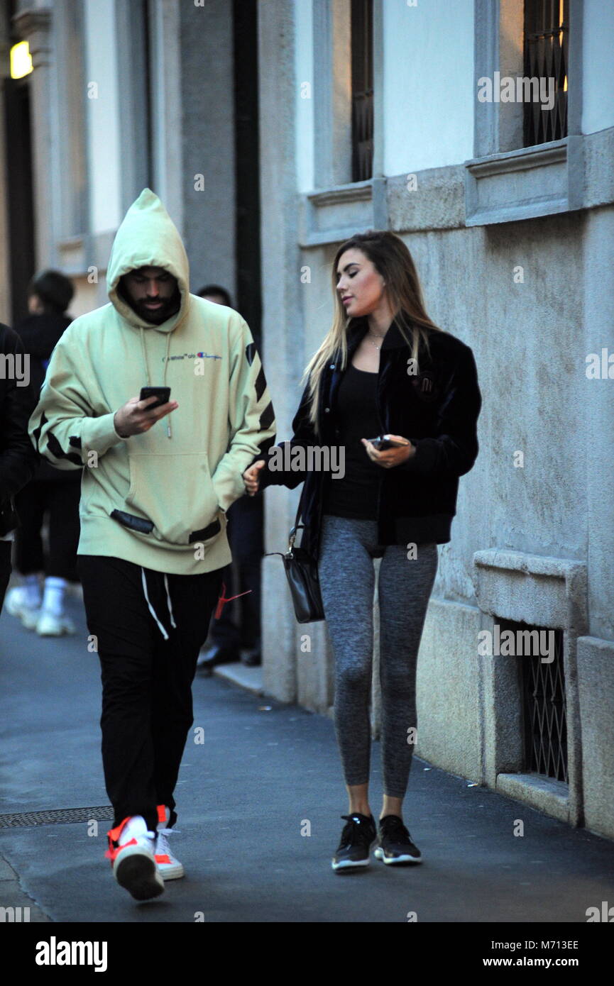 Milano, Andrea Petagna e nuova ragazza Michelly Sander nel centro del ...